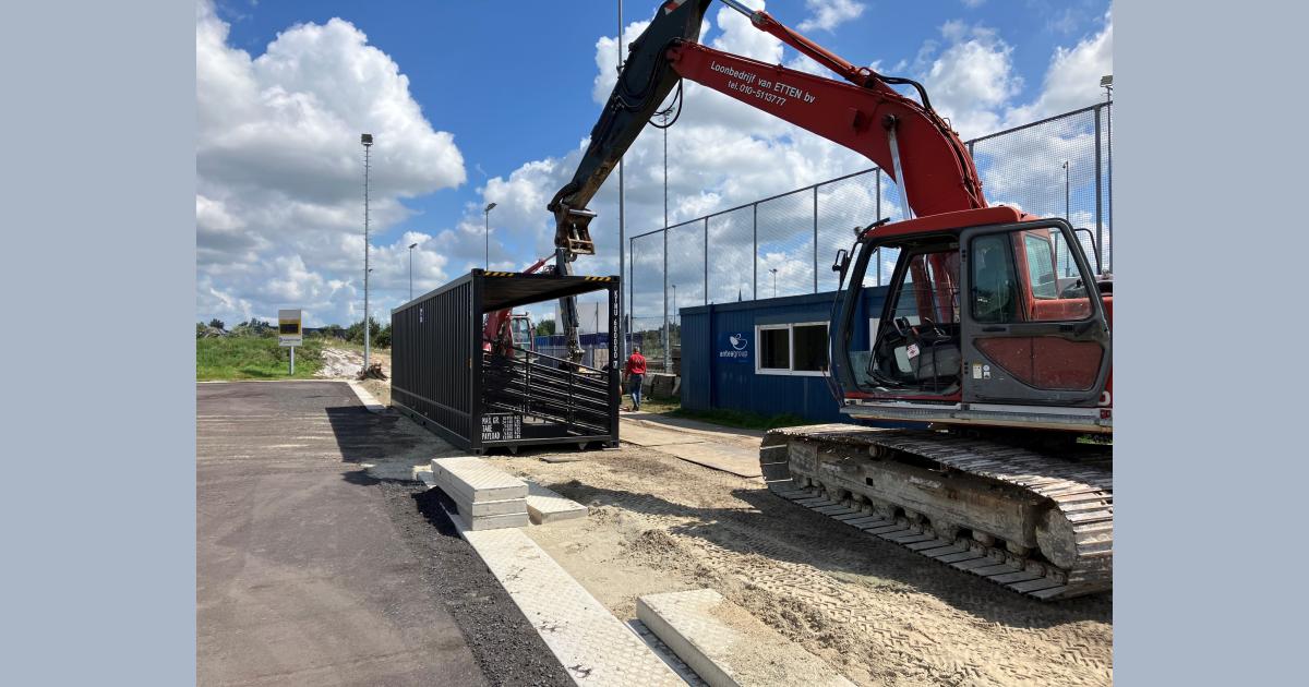 Two 40ft High Cube Football Club CVV Berkel | K-tainer Trading B.V.